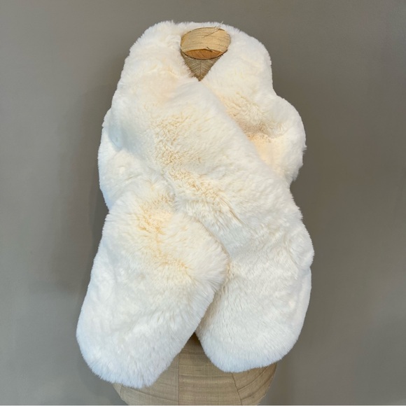 Adrienne Vittadini | Accessories | Nwt Adrienne Vittadini Plush Faux ...